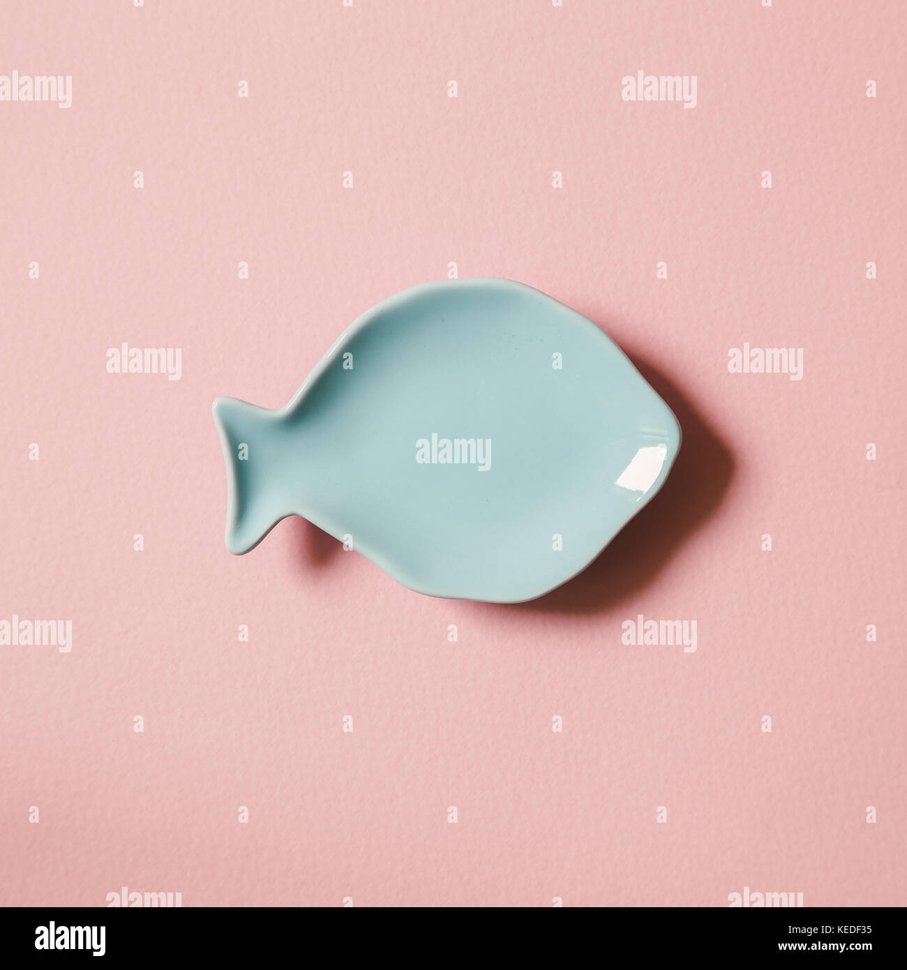 Empty fish hi-res stock photography and images - Alamy