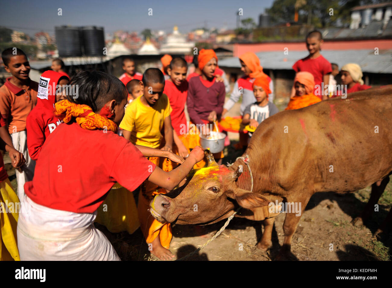 Kathmandu, Nepal. 19th Oct, 2017. Young Nepalese hindu priests ...