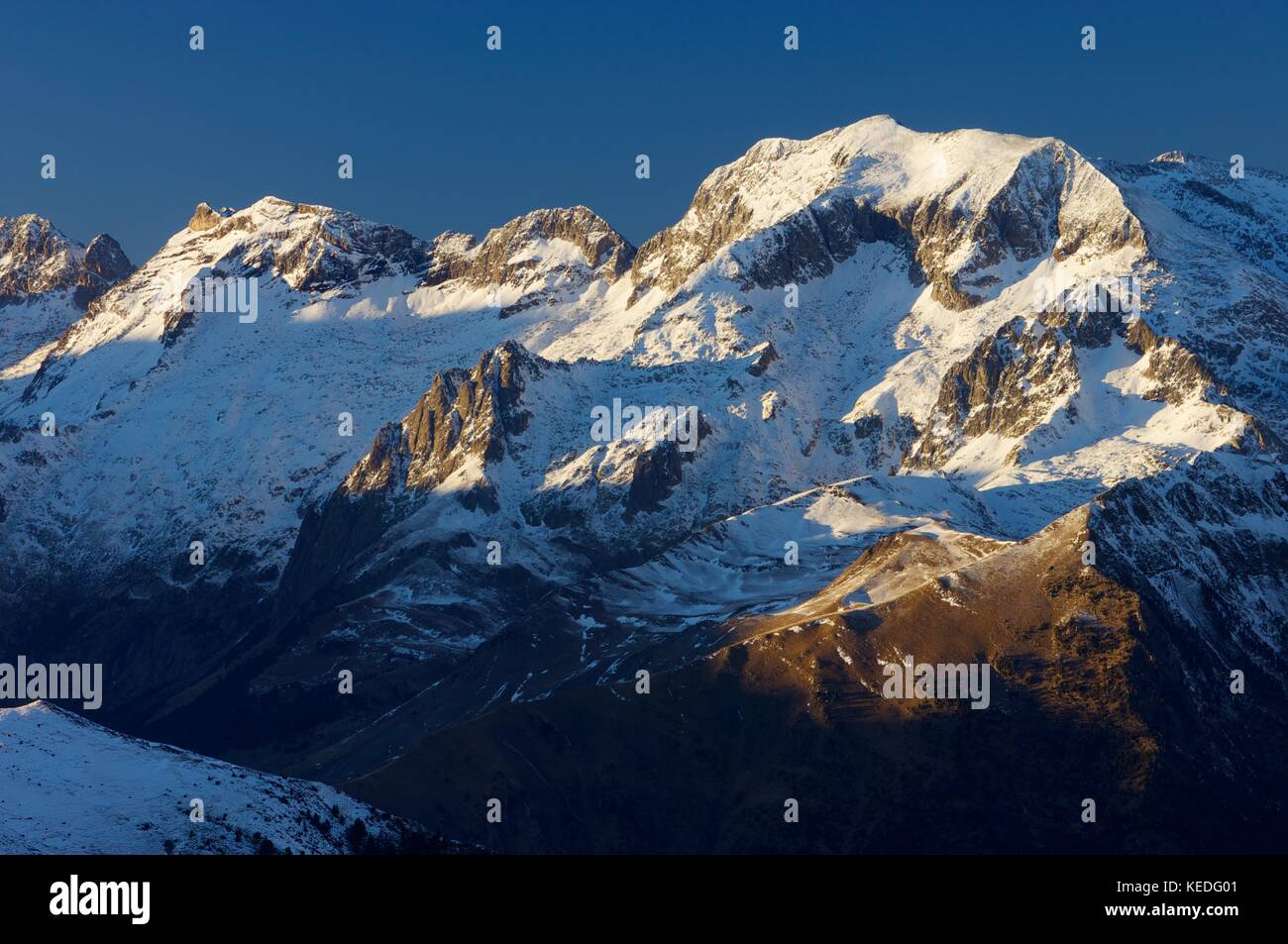 snowy mountains in the Pyrenees, Benasque Valley, Huesca, Aragon, Spain ...