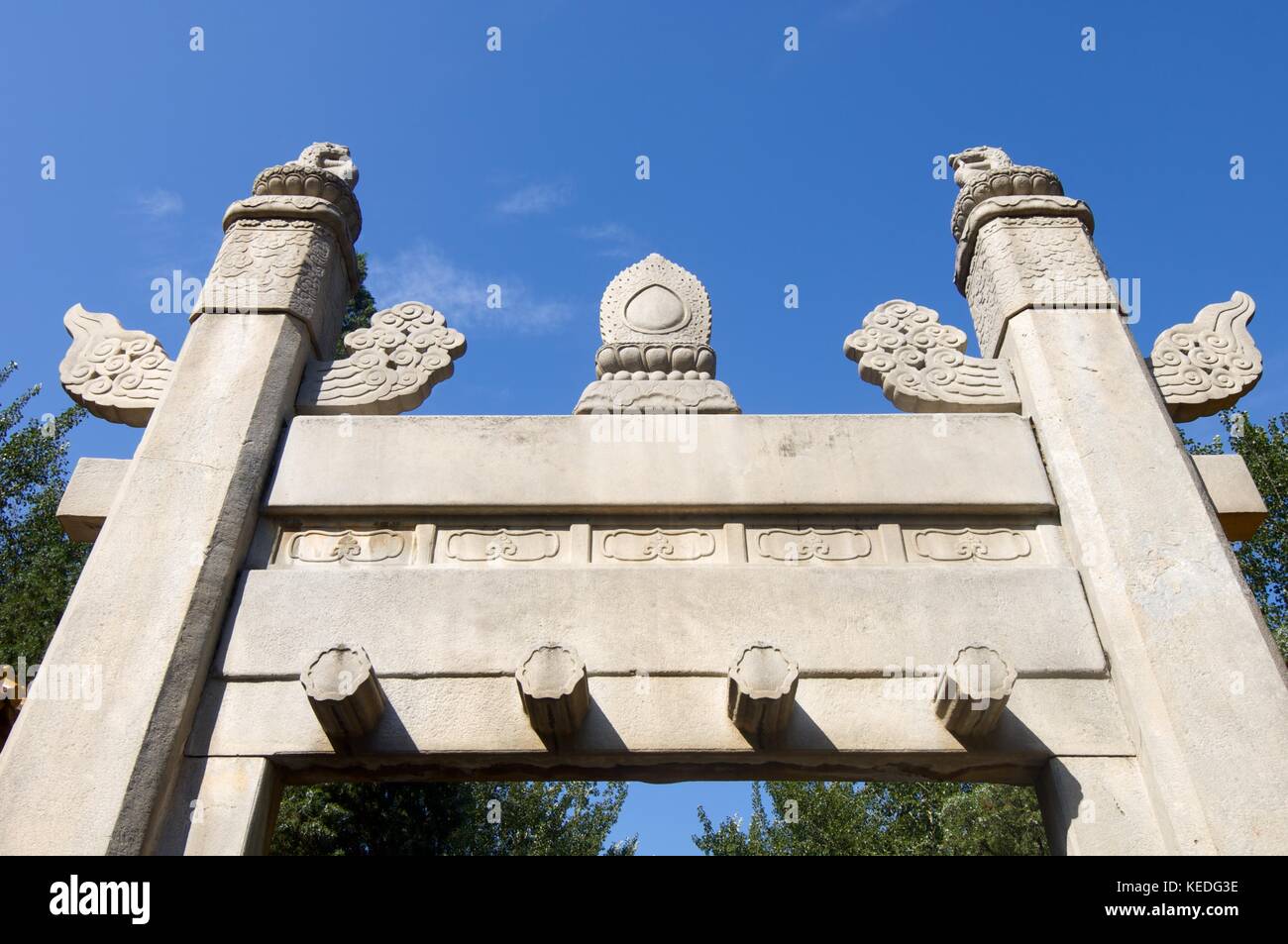Dragon and phoenix gate hi-res stock photography and images - Alamy