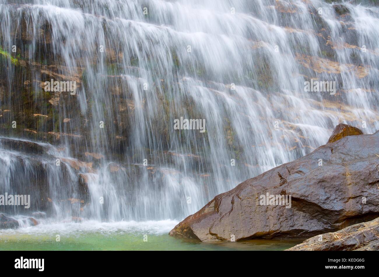 Cola de Caballo waterfall in Ordesa National Park, Pyrenees, Huesca ...