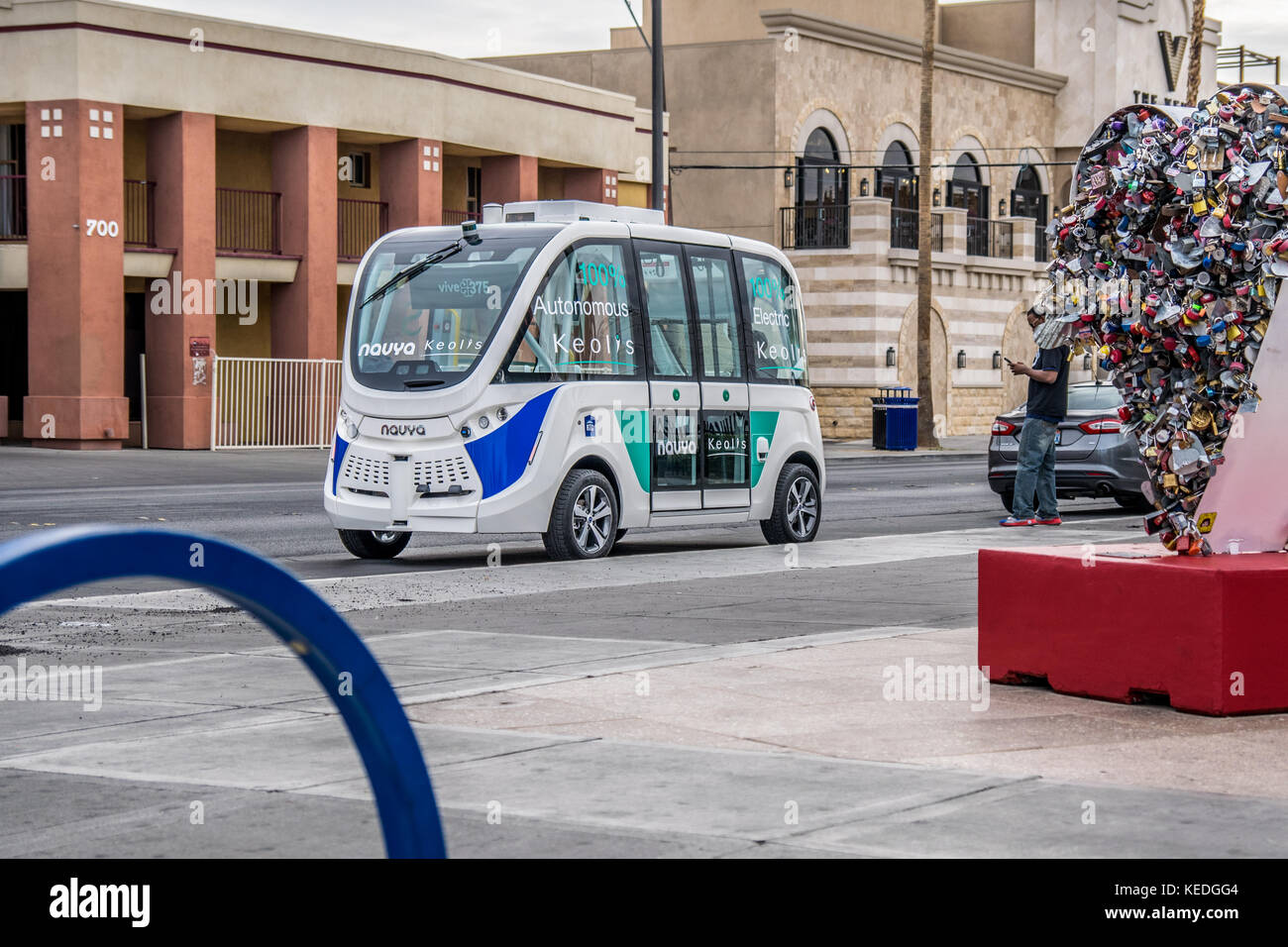 Autonomous bus now operating along Fremont in downtown Las Vegas as the ...