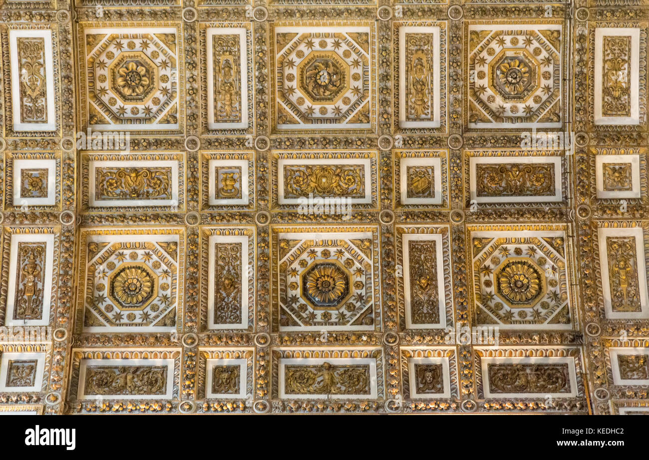 Ceiling in Basilica of St. Peter, church in Vatican City, Rome Stock ...