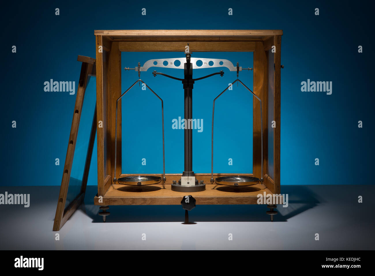 Vintage scales and gold hi-res stock photography and images - Alamy