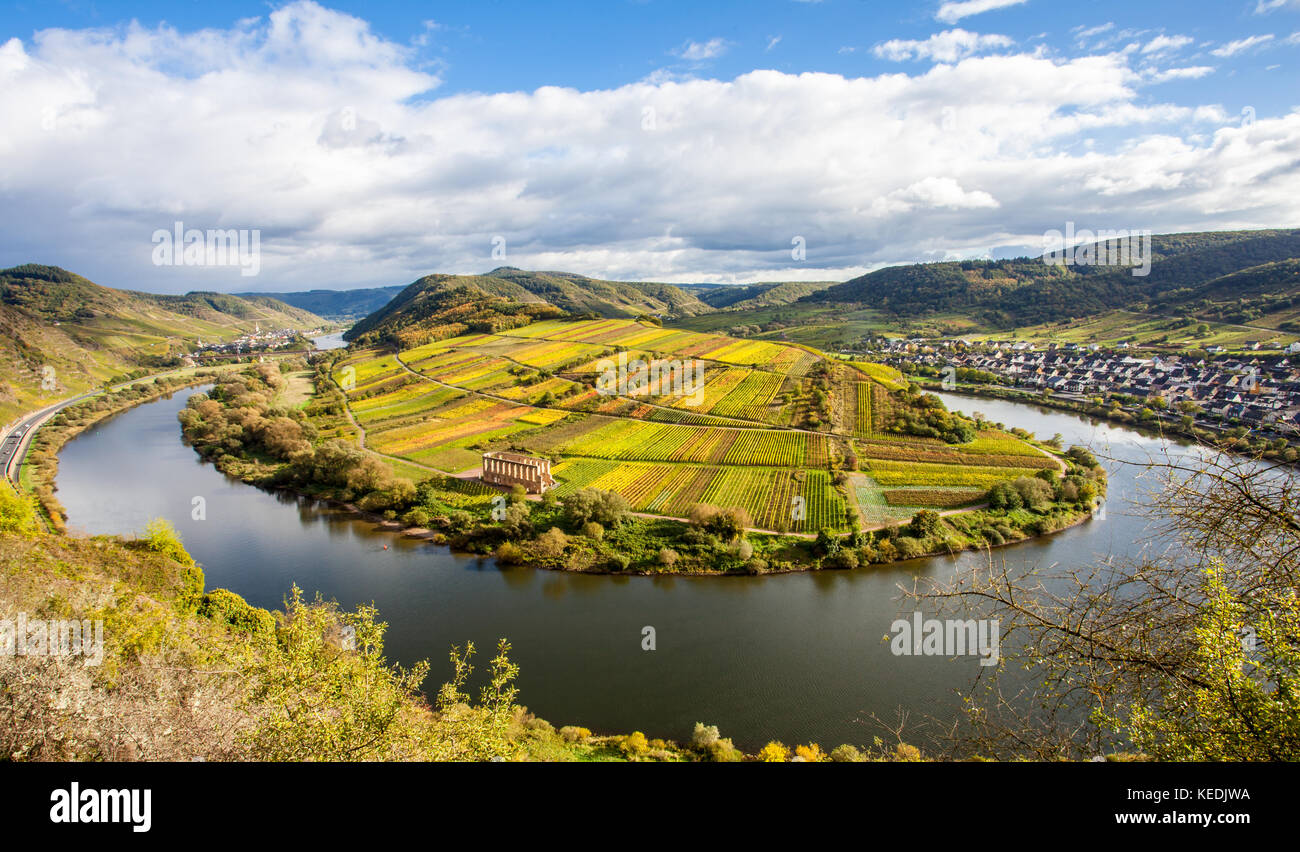 Calmont Moselle loopLandscape in golden autumn colors Travel Germany ...