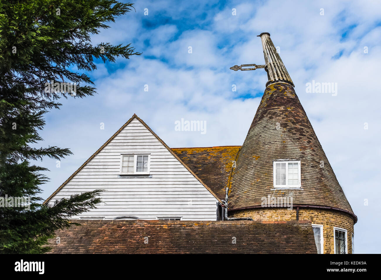 Old oast house hi-res stock photography and images - Alamy