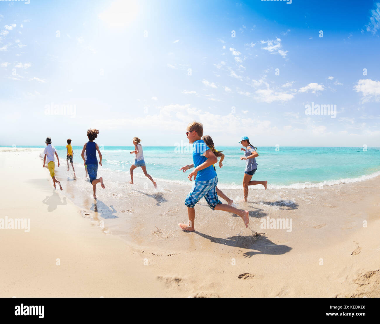 Girls running from water hi-res stock photography and images - Alamy