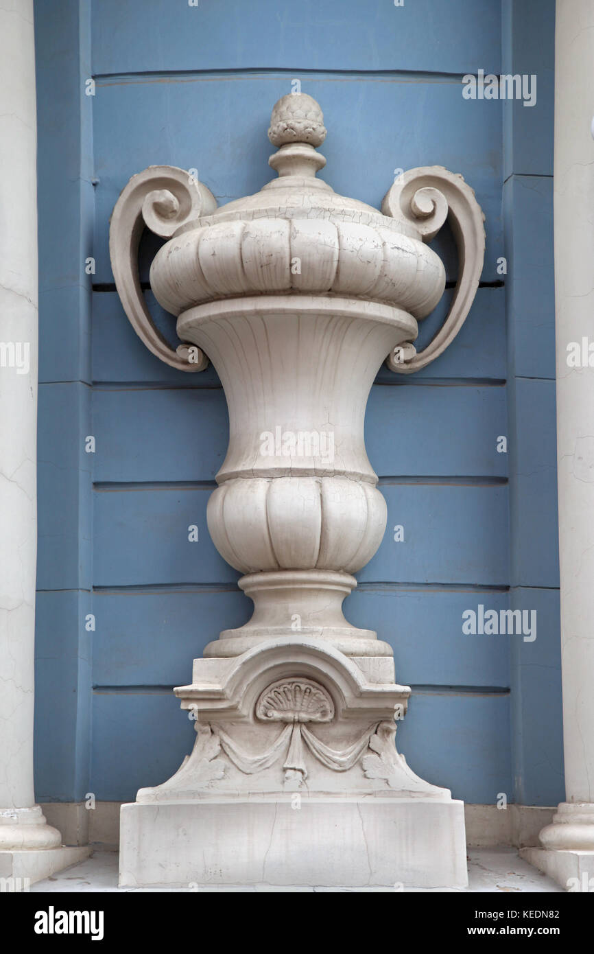 Sculpture on building hi-res stock photography and images - Alamy