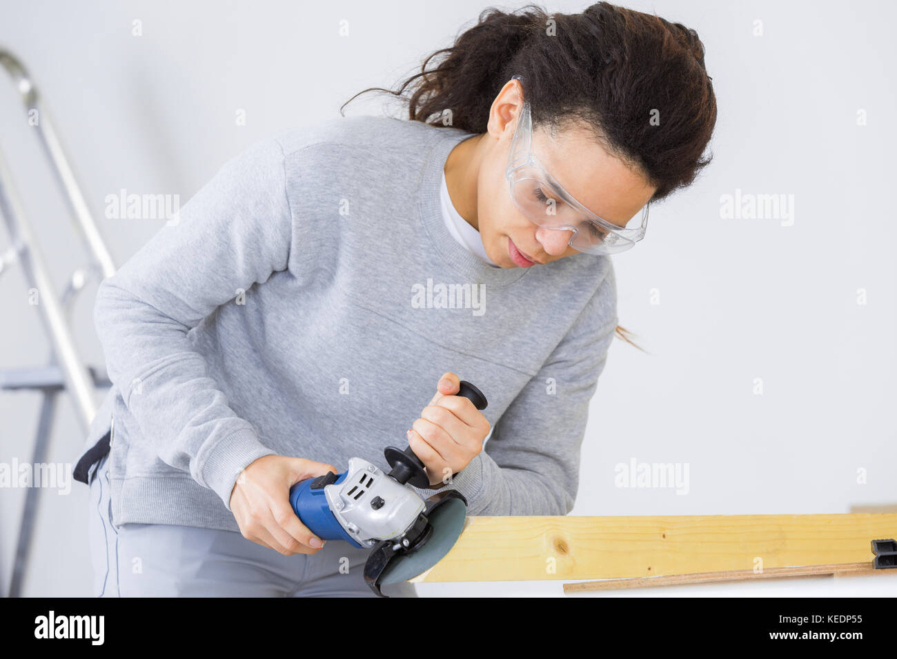 Worker using electric sander Stock Photo - Alamy