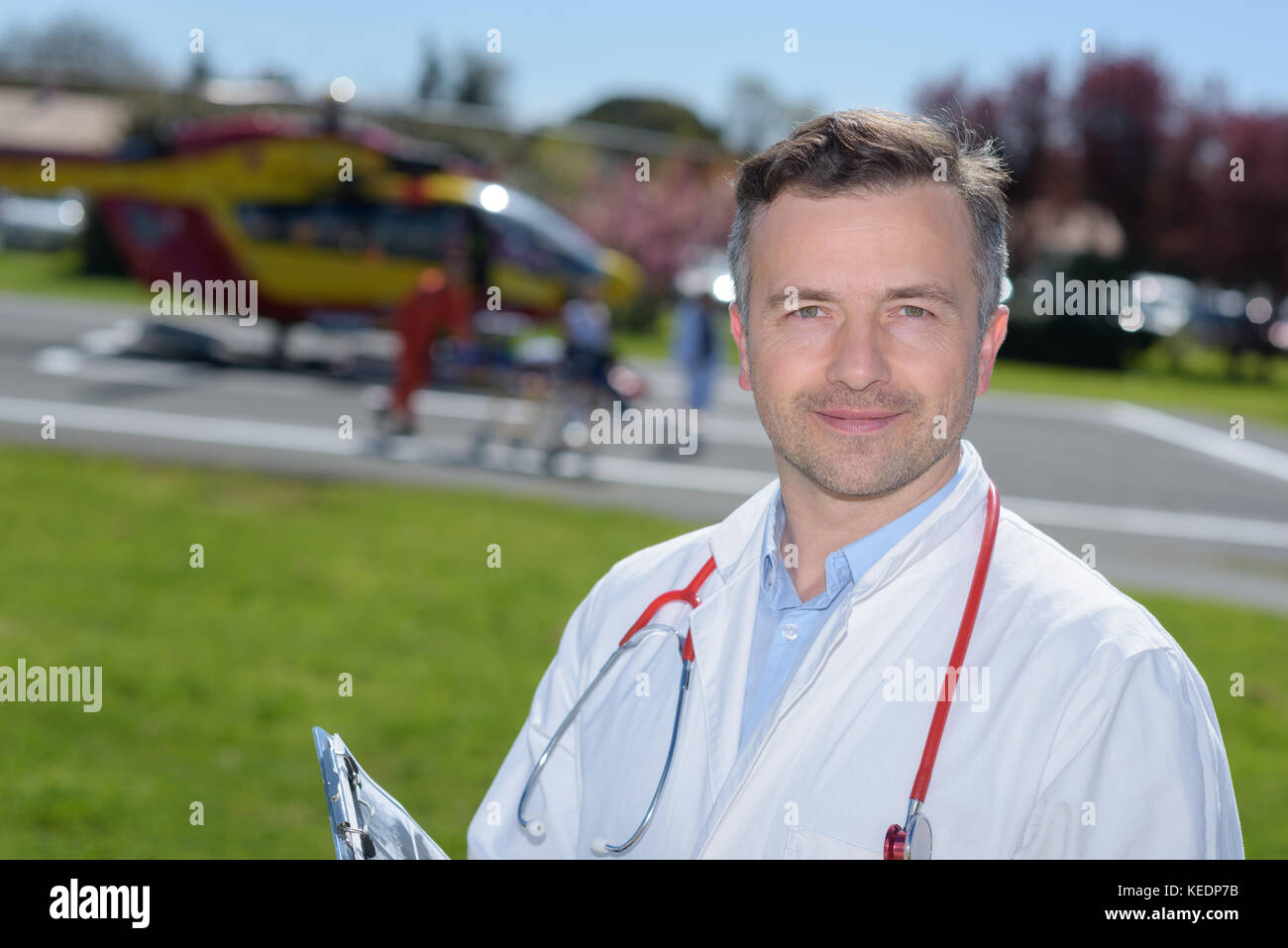doctor standing by a helicopter Stock Photo - Alamy