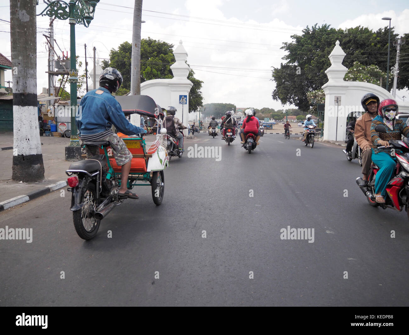 Rickshaw transport indonesia hi-res stock photography and images - Alamy