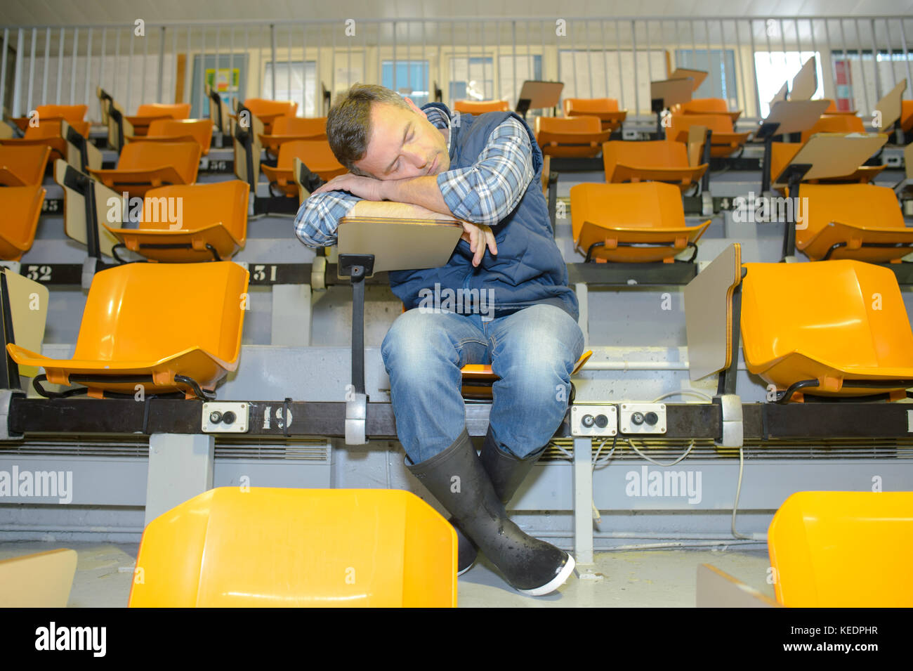 Sleeping spectator hi-res stock photography and images - Alamy
