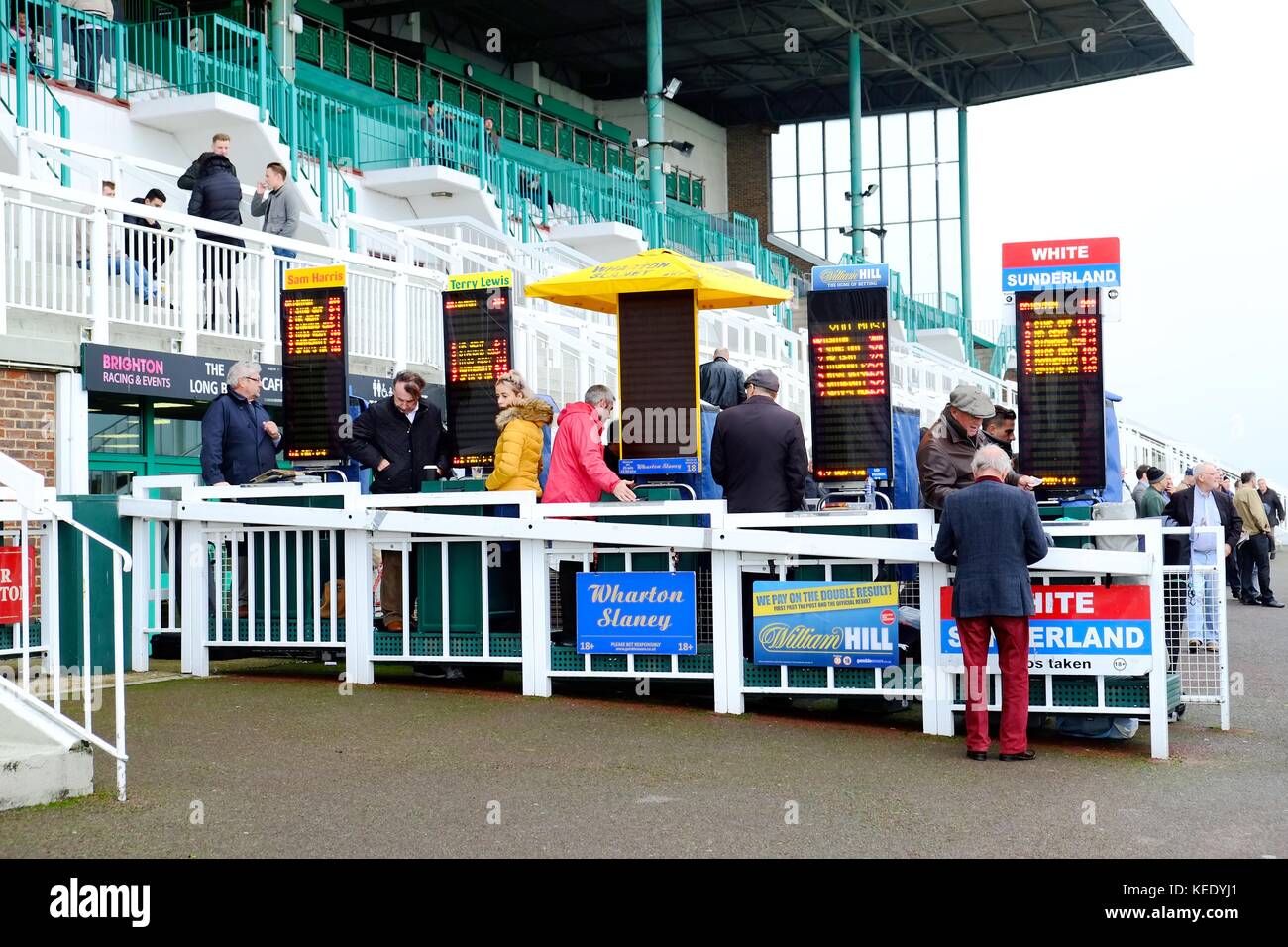 Bookies racecourse hi-res stock photography and images - Alamy