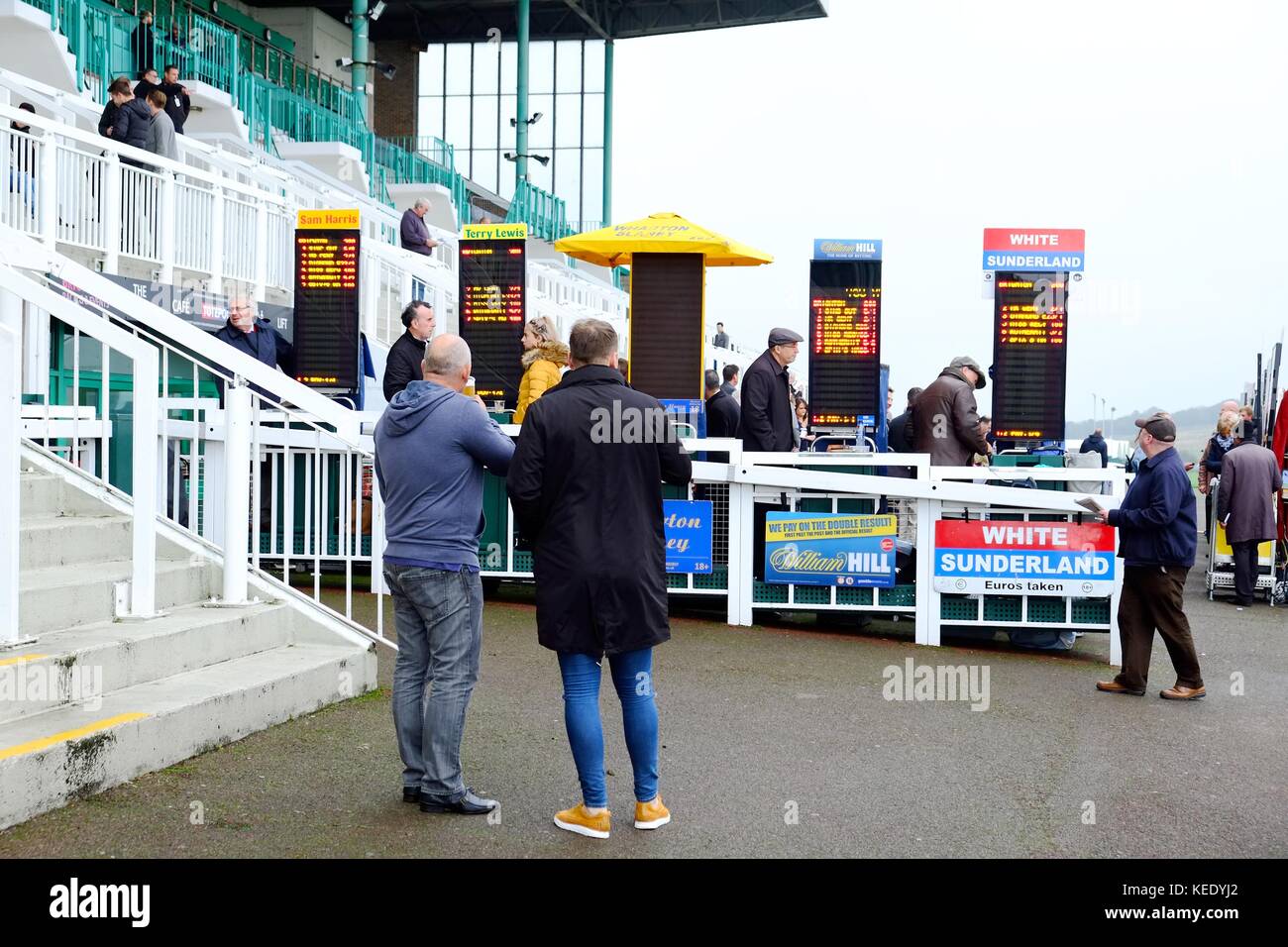 Bookies racecourse hi-res stock photography and images - Alamy