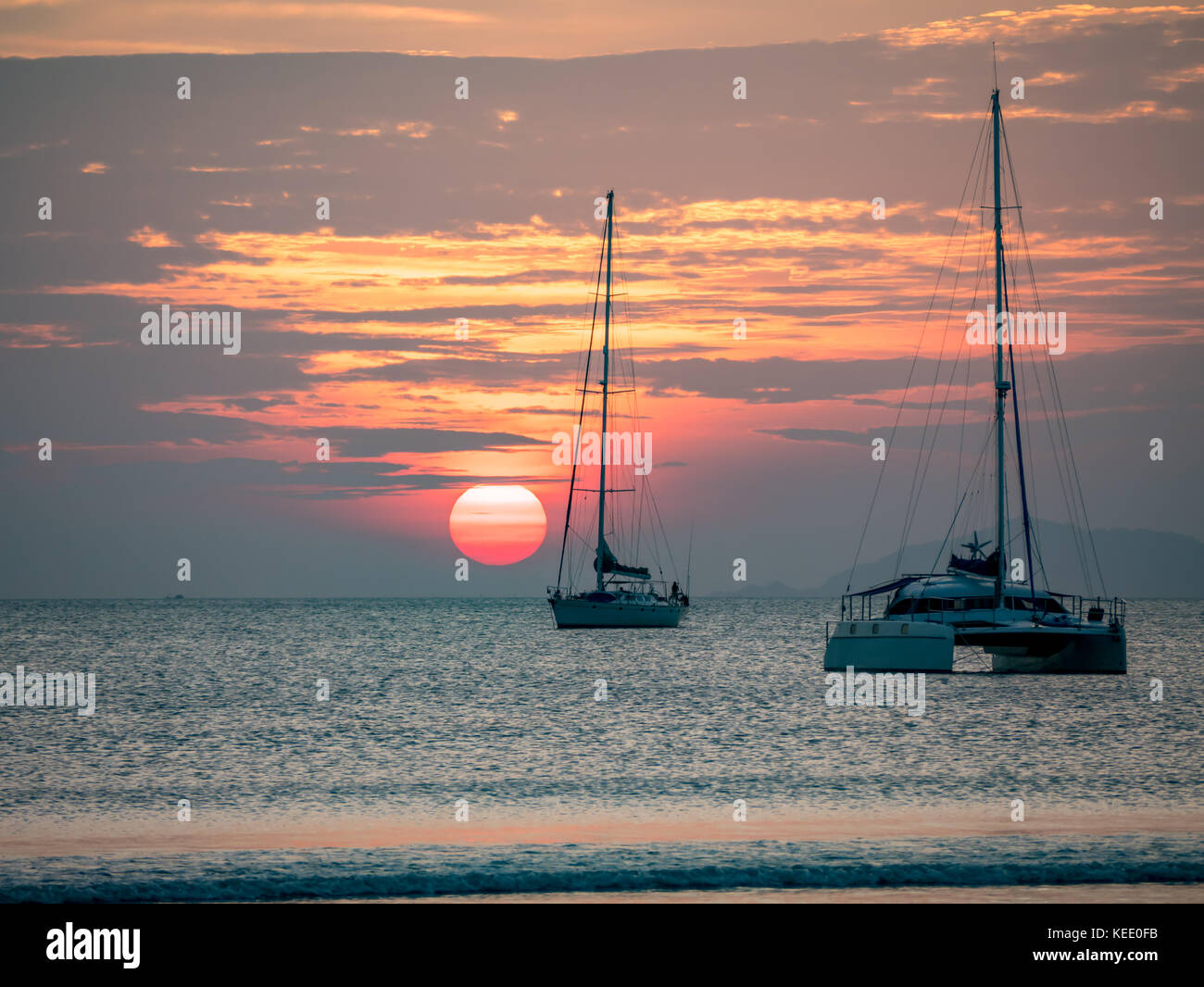 Ocean sunset boat hi-res stock photography and images - Alamy