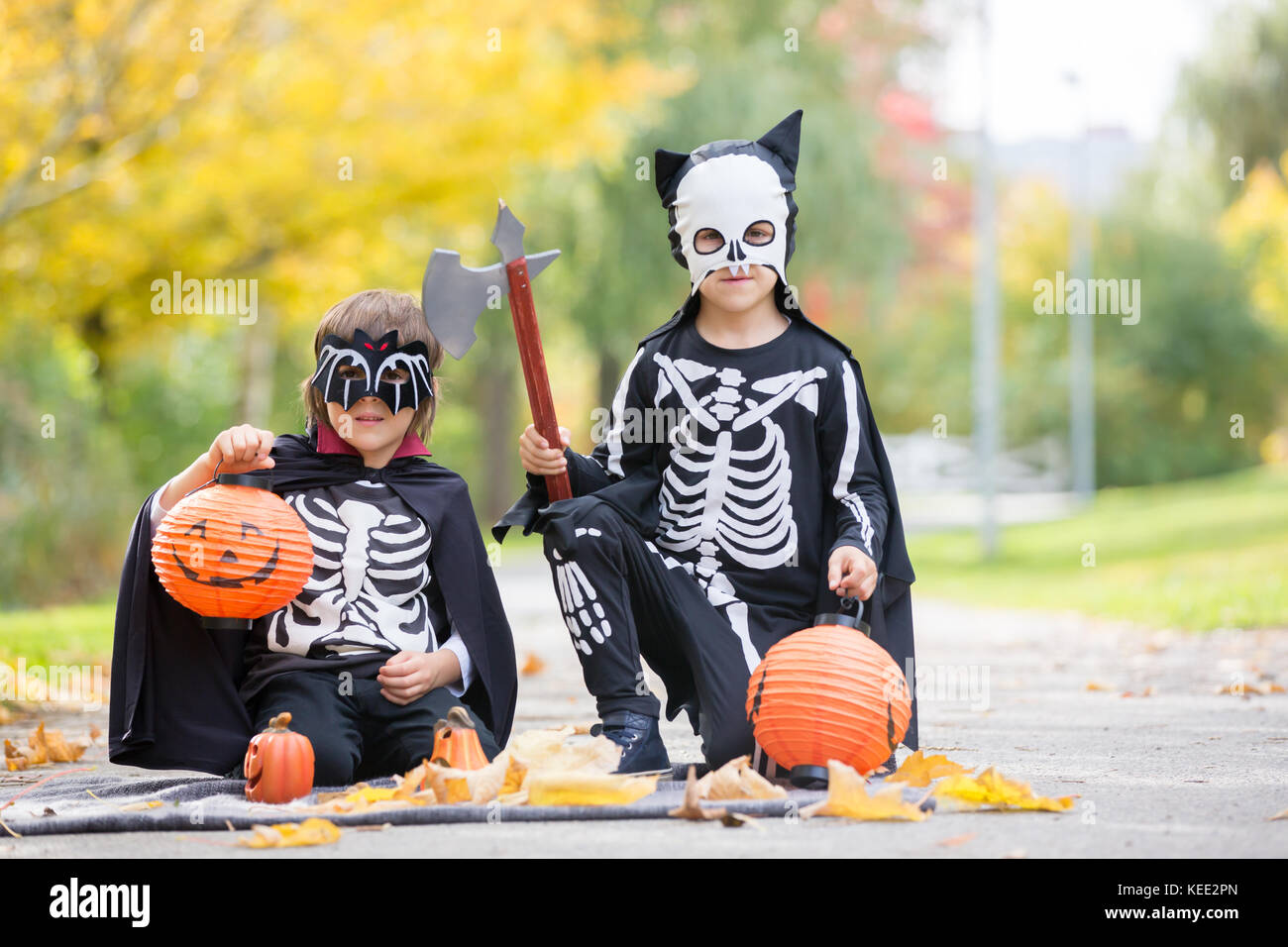 Maple leaf costumes hi-res stock photography and images - Alamy