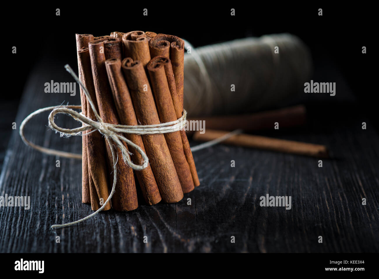 Cinnamon sticks bunch tied with rope on a dark background Stock Photo ...