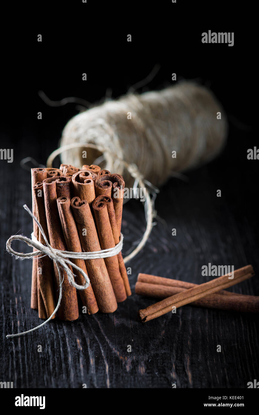 Cinnamon sticks bunch tied with rope on a dark background Stock Photo ...
