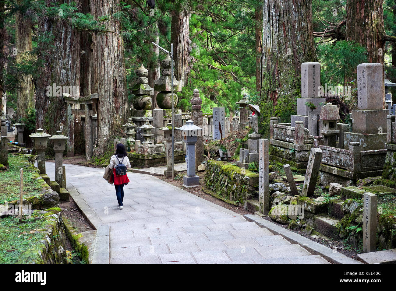 Japan graves hi-res stock photography and images - Alamy
