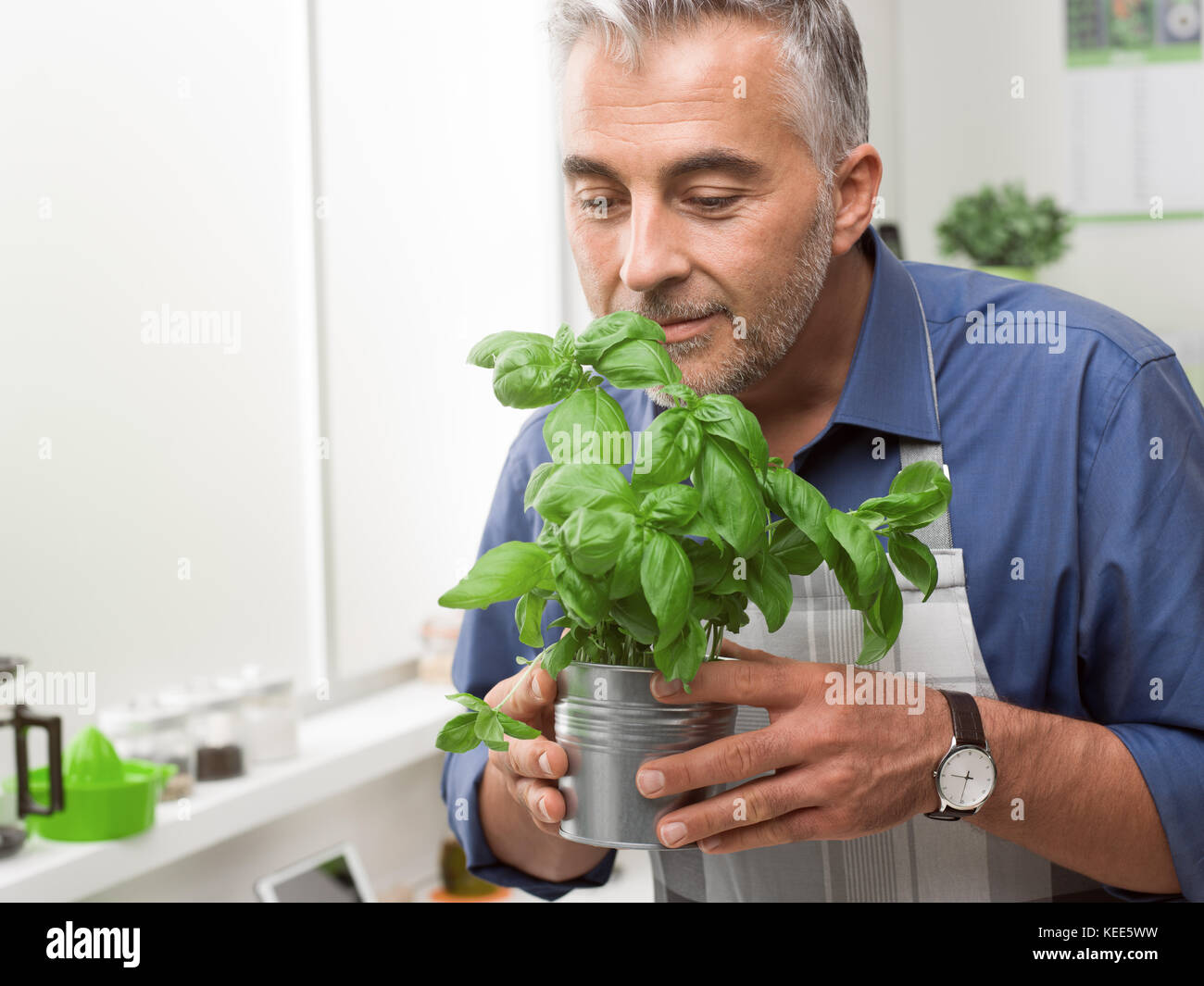 Man holding cooking pot hi-res stock photography and images - Alamy