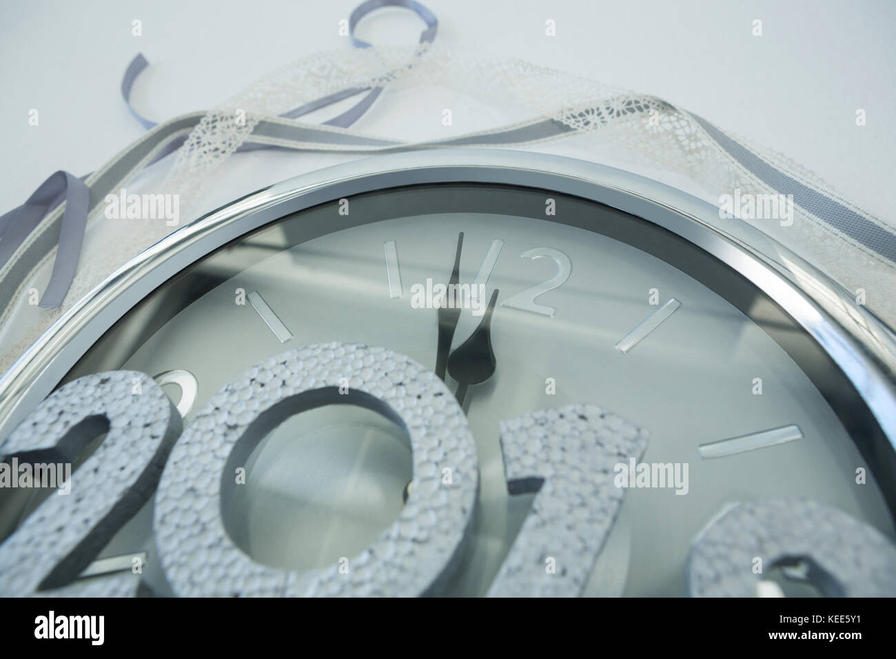 12 clock hi-res stock photography and images - Alamy