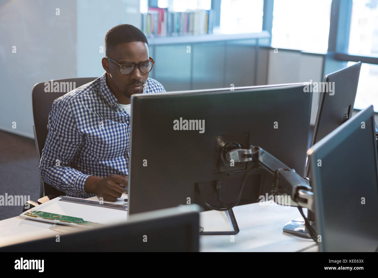 Engineer computer black motherboard hi-res stock photography and images ...