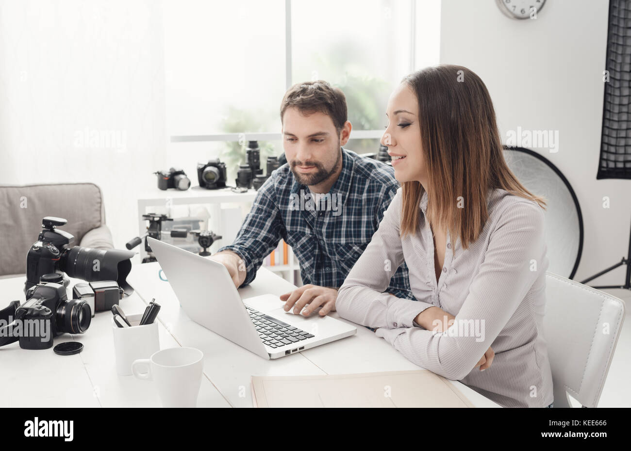 Professional photographer team hi-res stock photography and images - Alamy