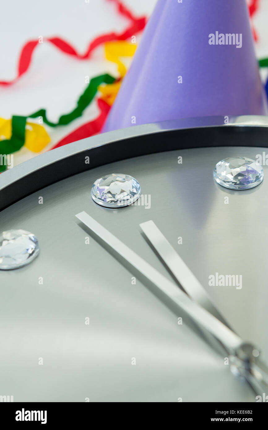 Watch 12 o´clock hi-res stock photography and images - Alamy