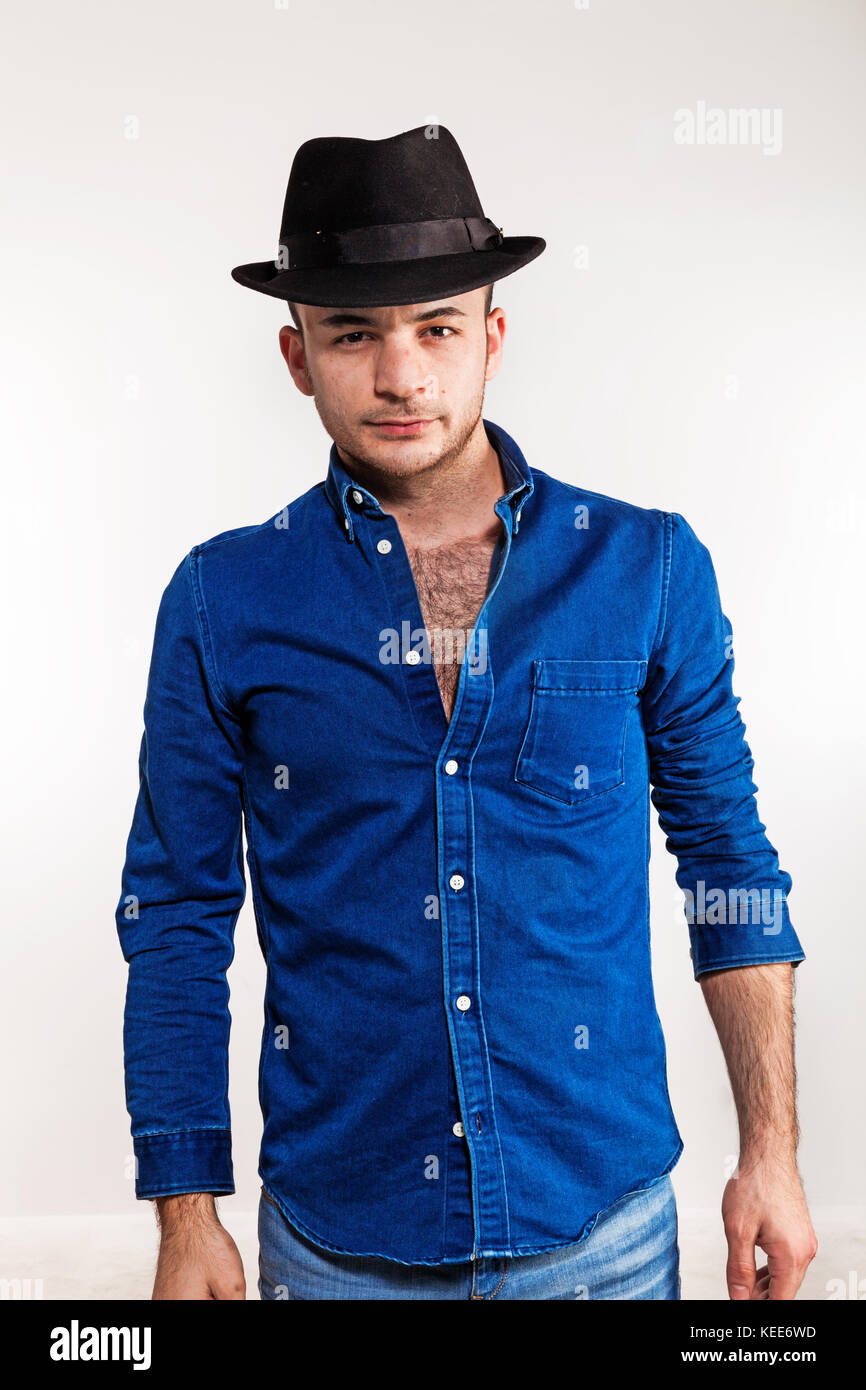 Mysterious look hi-res stock photography and images - Alamy