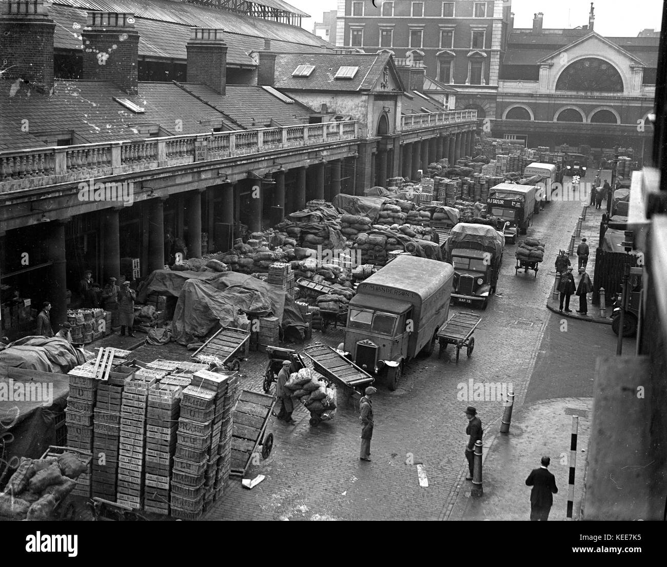 Covent Garden Market during World War Two. London, England. c1944 ...