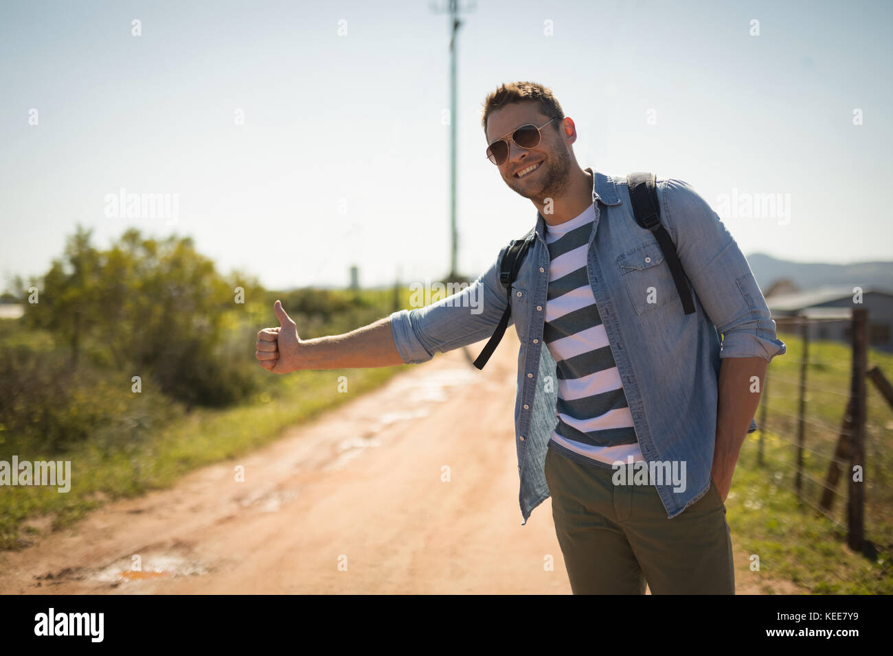 Hitchhiking man hi-res stock photography and images - Alamy