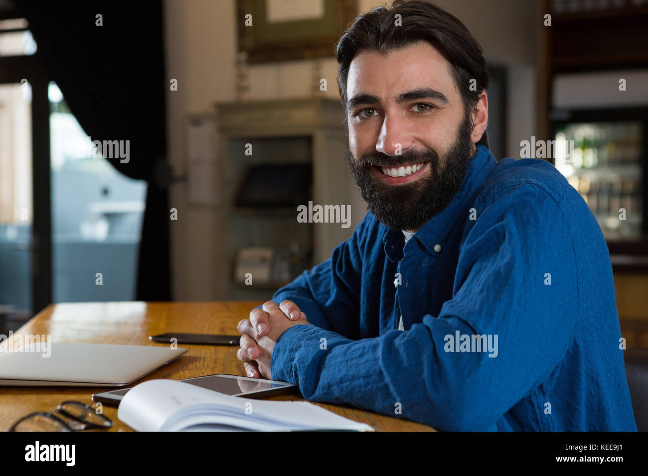 Bar tender 20's hi-res stock photography and images - Alamy