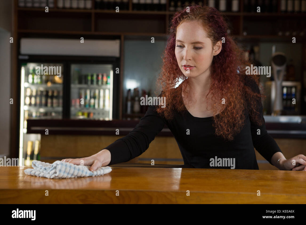 Beautiful waitress cleaning bar counter Stock Photo - Alamy