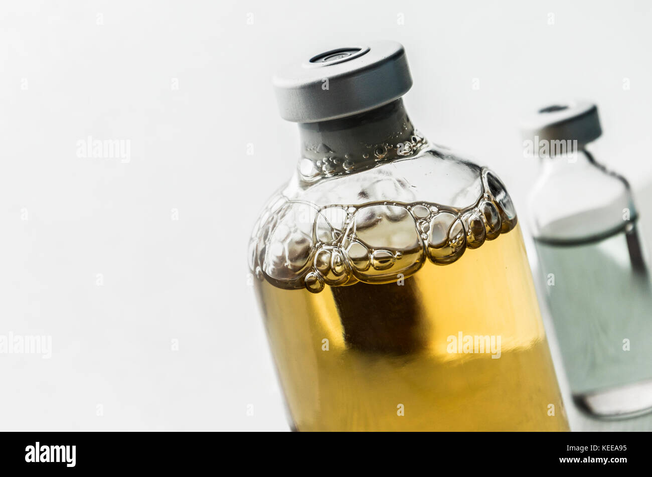 Vaccine vials hi-res stock photography and images - Alamy