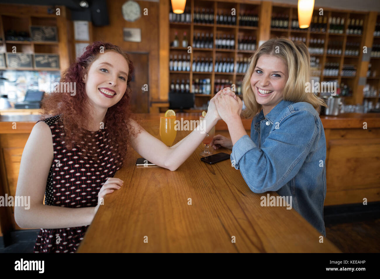 Hands bar hi-res stock photography and images - Alamy