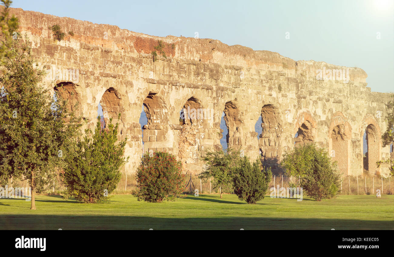 Ancient roman aqueducts hi-res stock photography and images - Alamy
