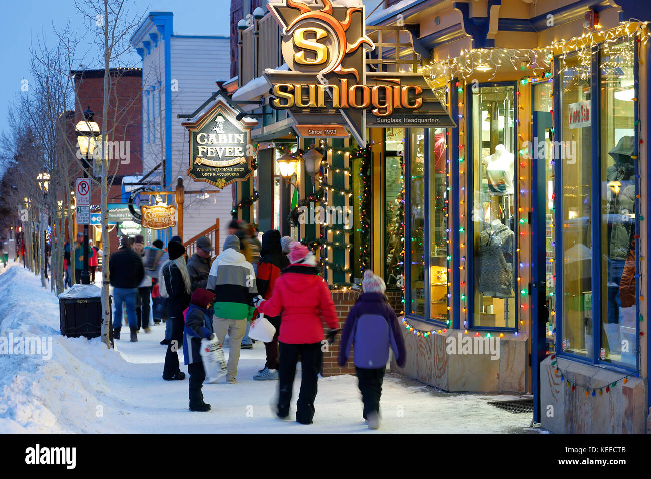 Covered shops stores hi-res stock photography and images - Alamy