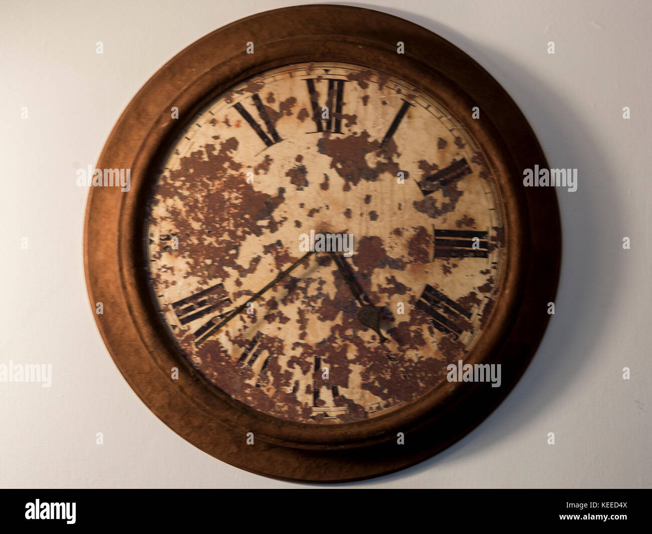 Vintage analogue wall clock Stock Photo - Alamy