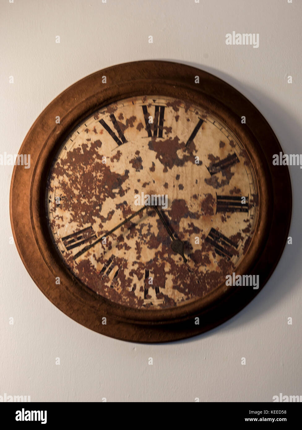 Vintage analogue wall clock Stock Photo - Alamy