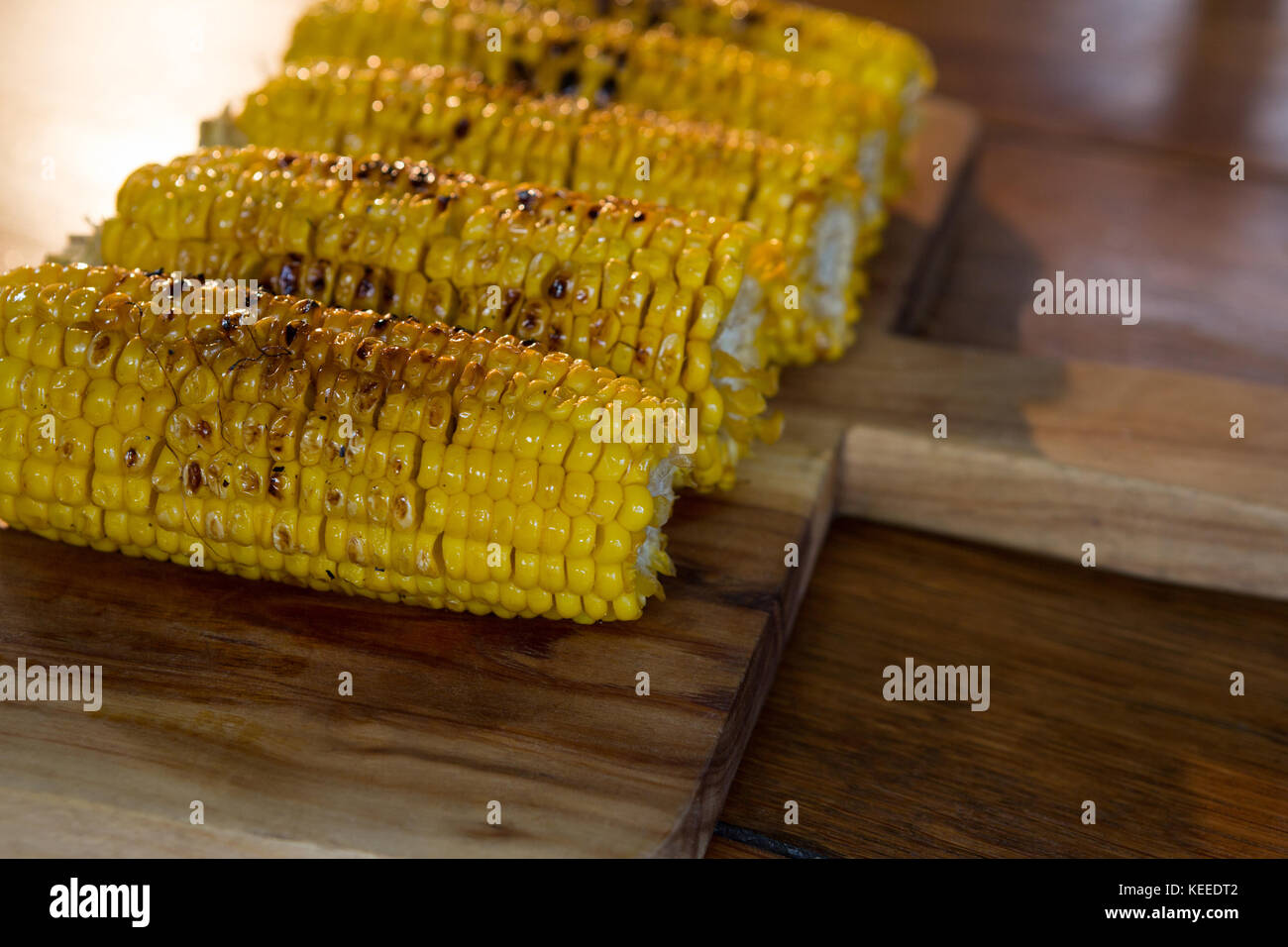 Corn on wooden tray on table Stock Photo - Alamy