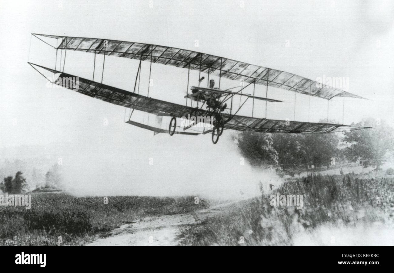 Curtiss' June Bug in flight after winning the Scientific American ...
