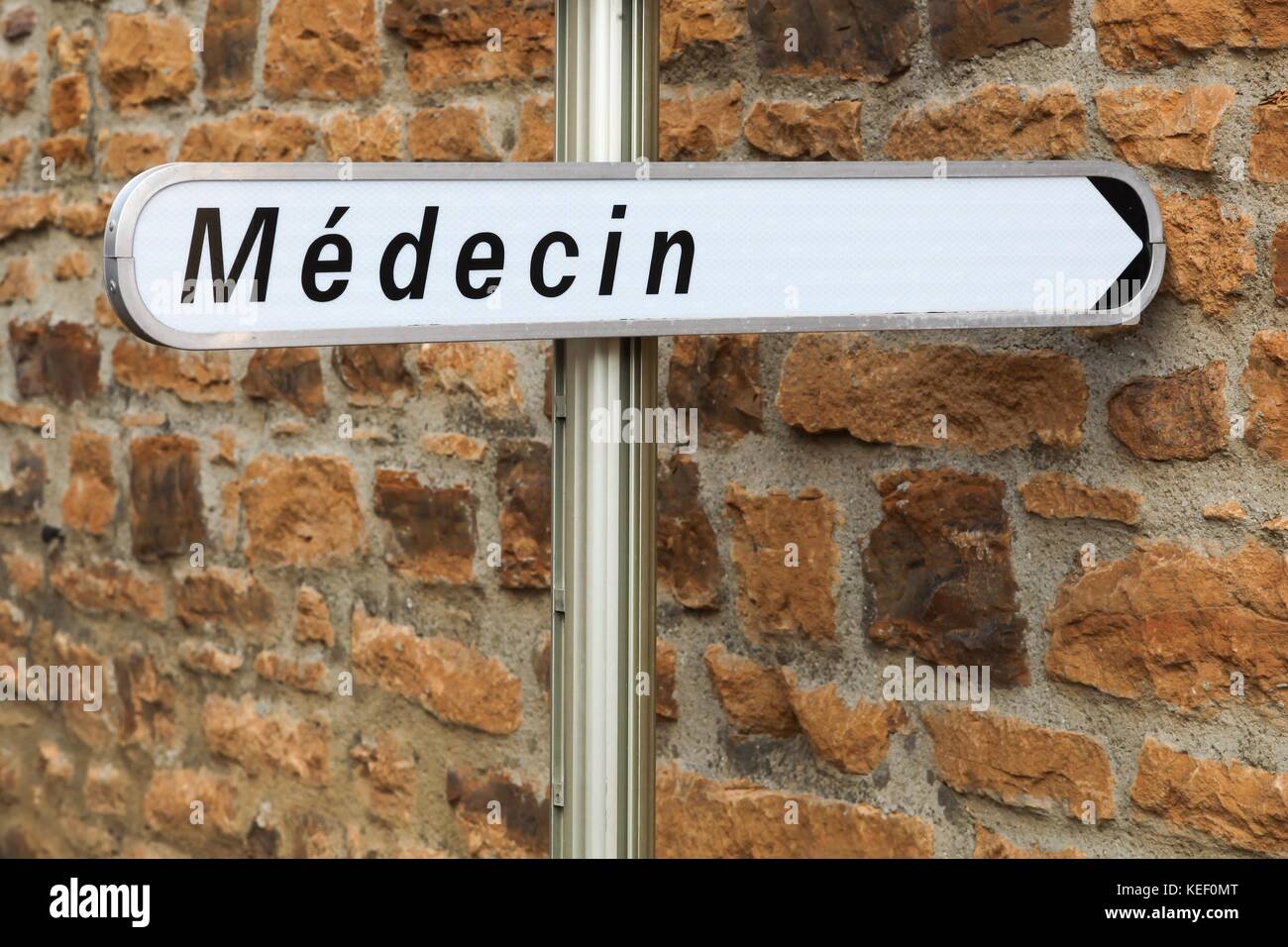 Doctor sign in french on a panel Stock Photo - Alamy