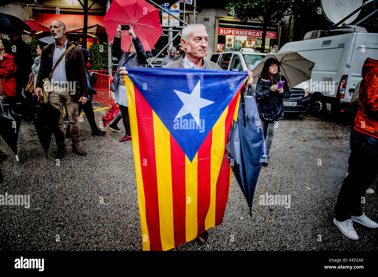 Man seen holding spanish hi-res stock photography and images - Alamy