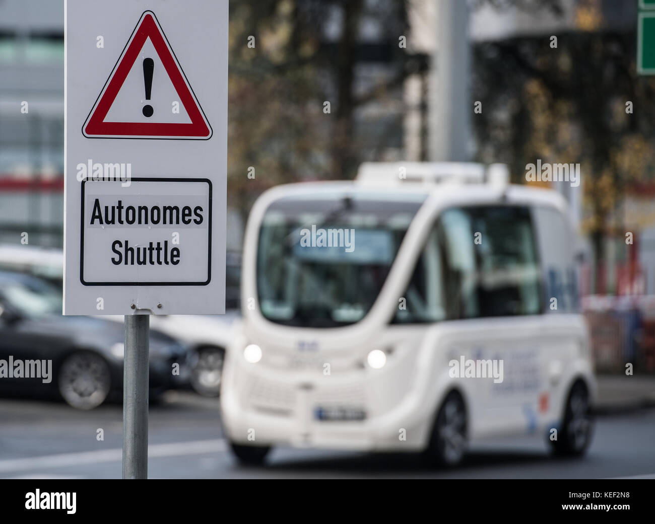 An autonomously driving shuttle can be seen at the airport in Frankfurt ...