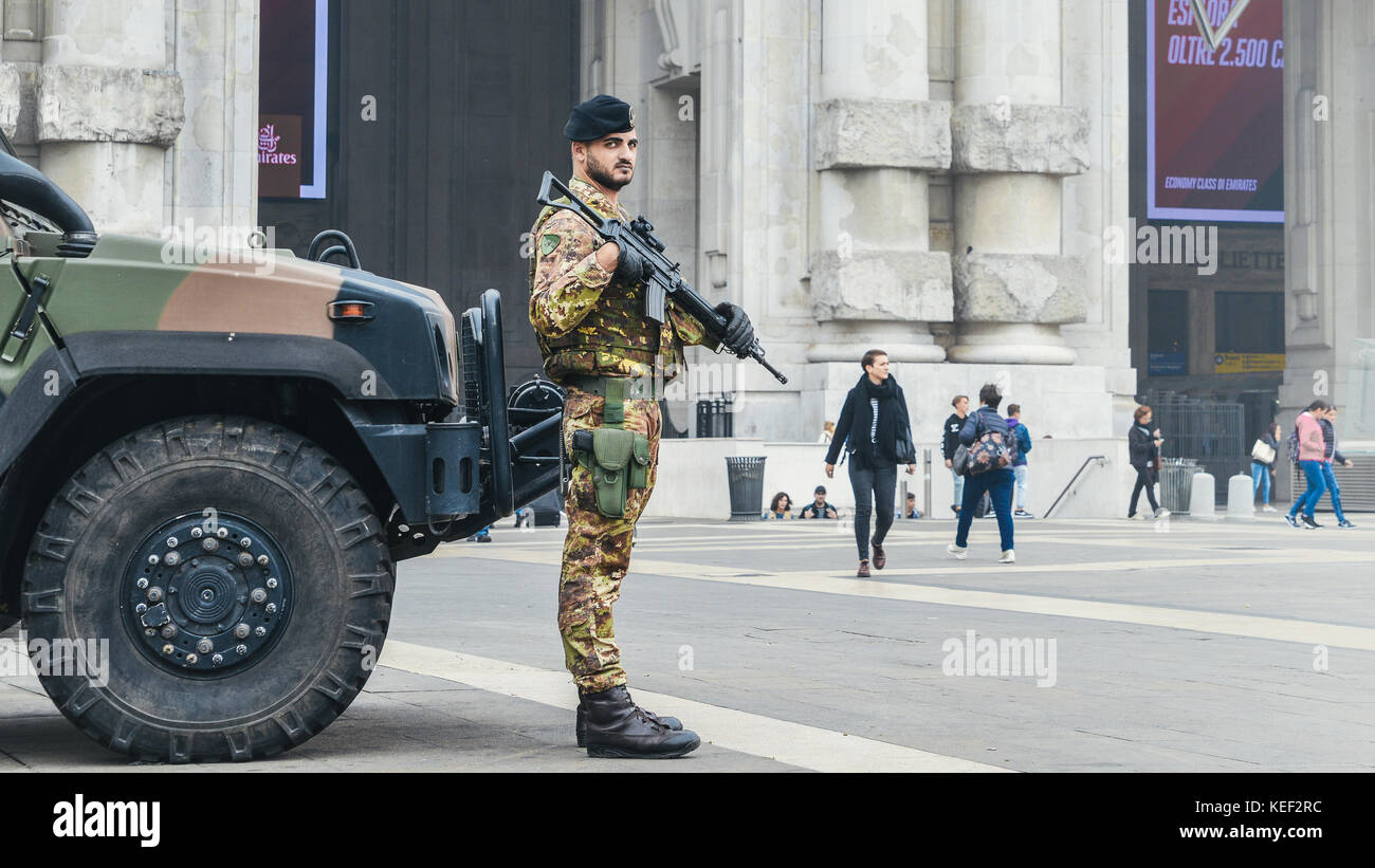 Milan, Italy. 20th Oct, 2017. An Italian army soldier stands on guard ...