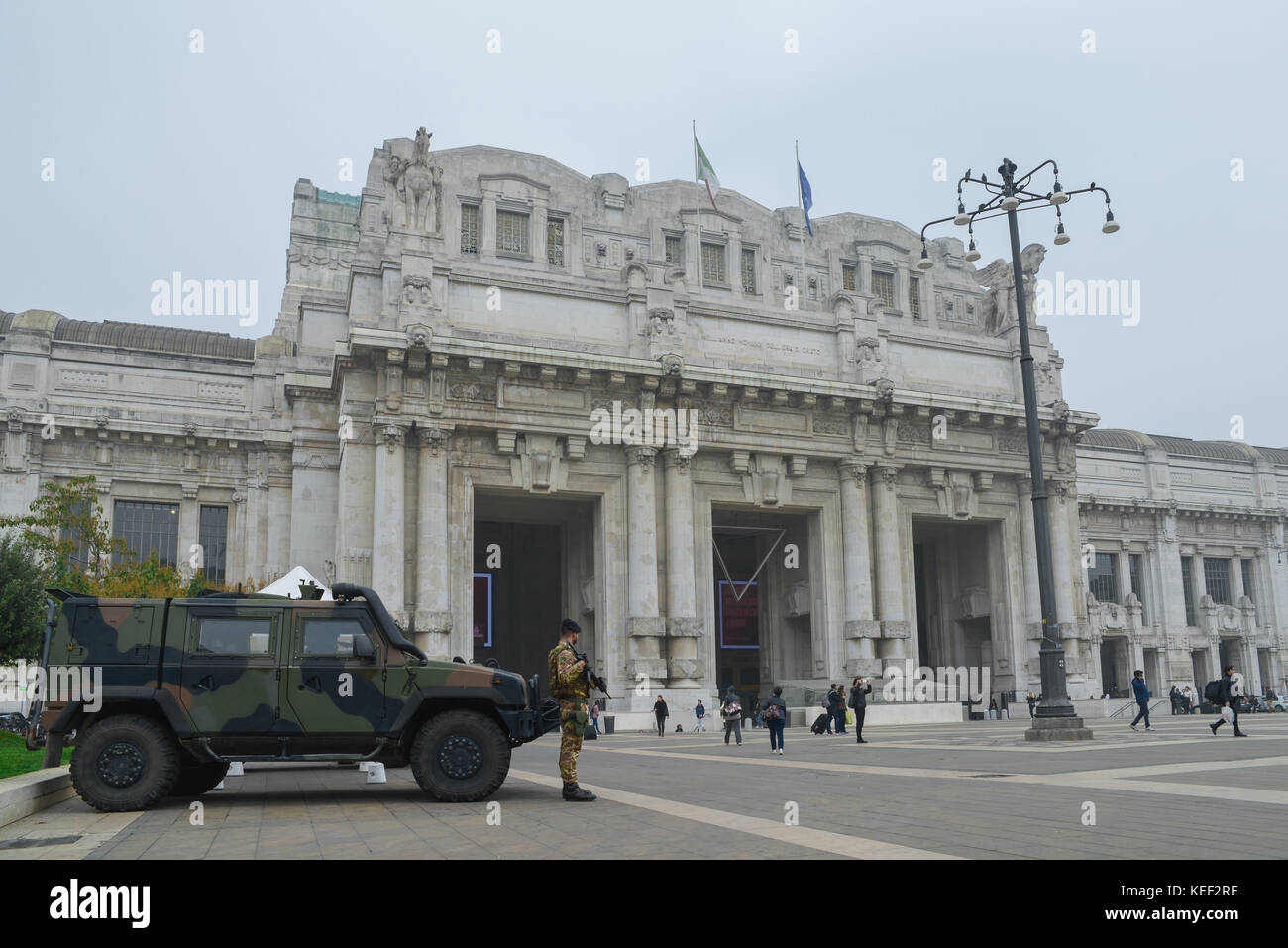 Italian army rifle hi-res stock photography and images - Alamy