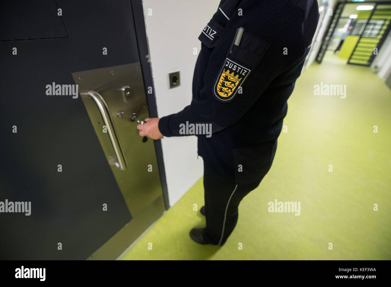 Stuttgart-Stammheim, Germany. 20th Oct, 2017. ILLUSTRATION - A judicial ...