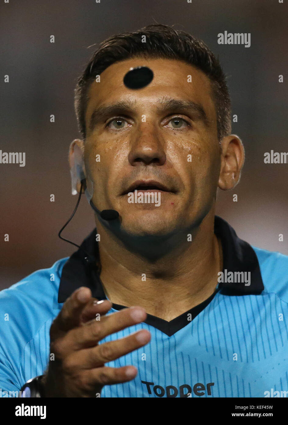 SÃO PAULO, SP - 19.10.2017: PALMEIRAS X PONTE PRETA - Referee Leandro ...