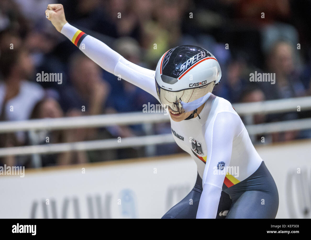 Berlin, Germany. 20th Oct, 2017. Miriam Welte winning the women's 500m ...
