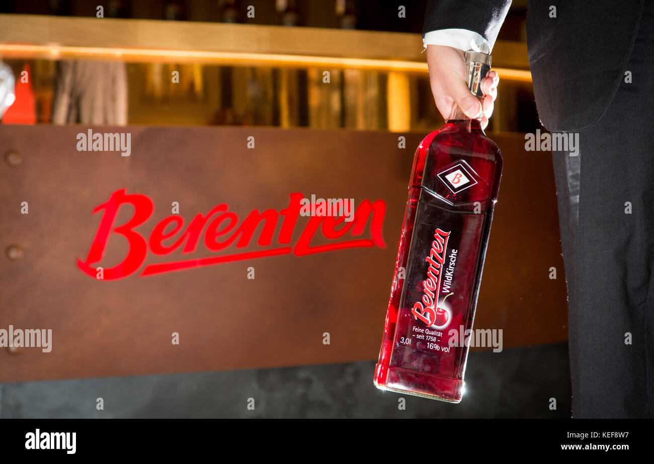 Haseluenne, Germany. 17th Oct, 2017. A three-liter bottle of Berentzen ...